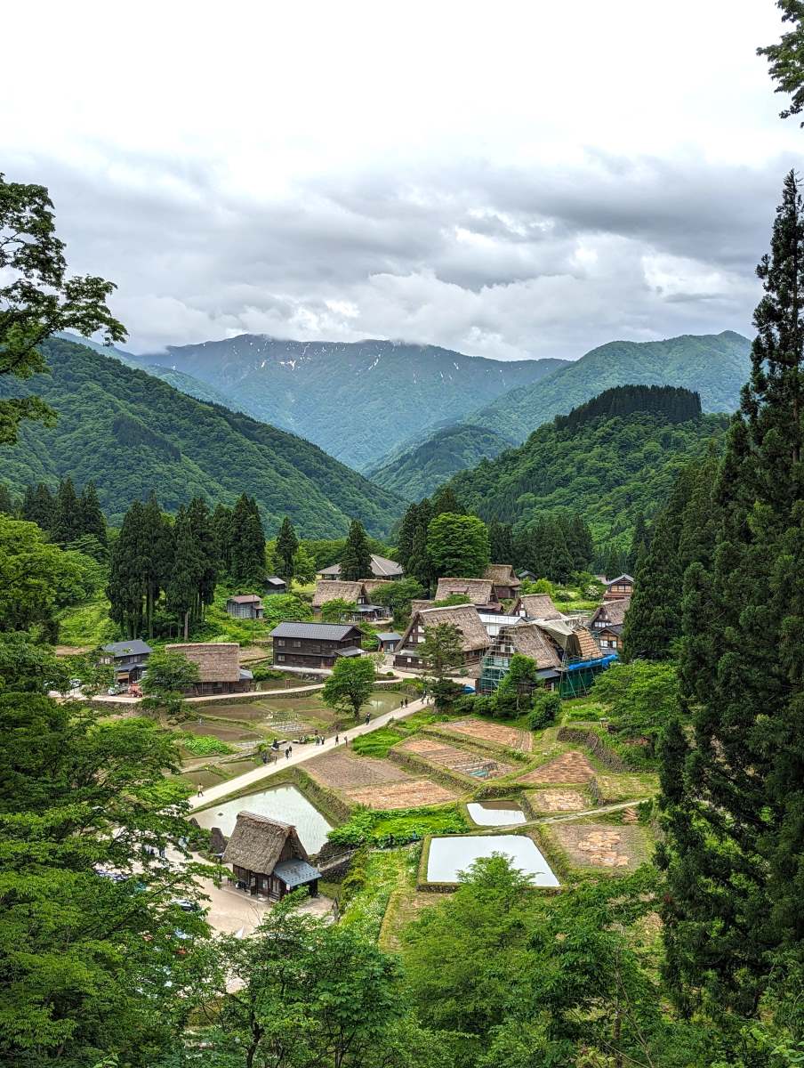 Pourquoi le village de Shirakawago est Incontournable au Japon